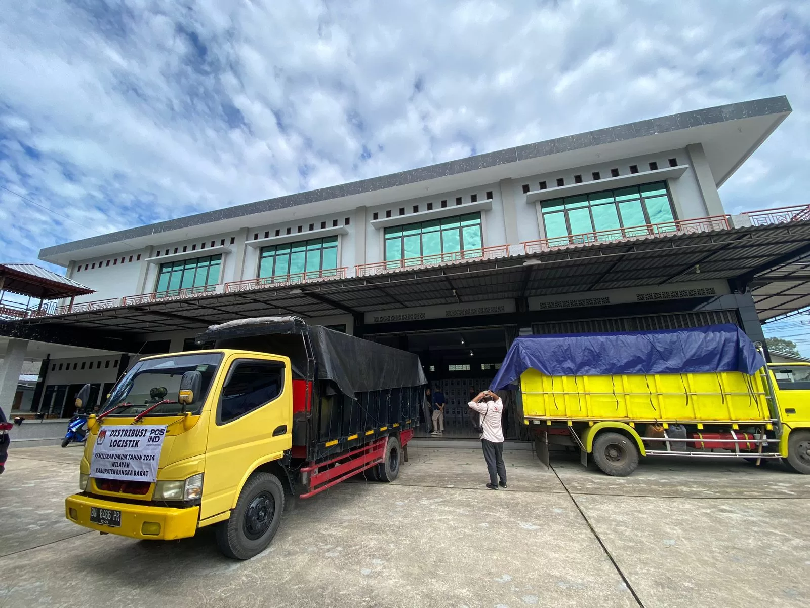 Pergeseran Logistik Hasil Rekapitulasi Penghitungan Suara dari PPK ...