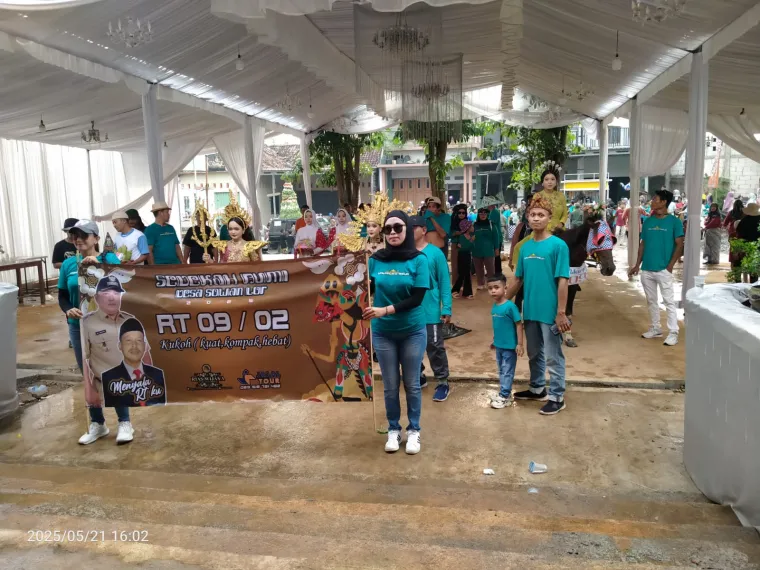 Warga Desa Sowan Lor Arak - Arakan Tumpeng Raksasa Keliling Kampung ...